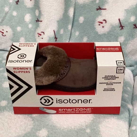isotoner | Shoes | Isotoner Smartzone Gel Comfort Slippers | Poshmark